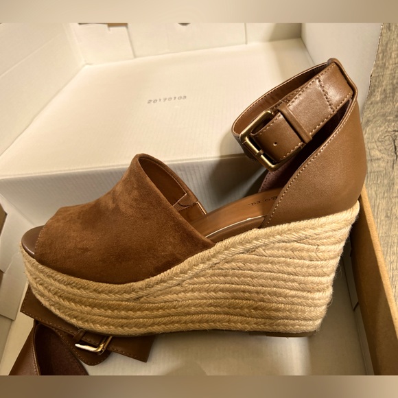 Indigo | Shoes | Nwt Light Brown Fabric Wedge Size 9m | Poshmark